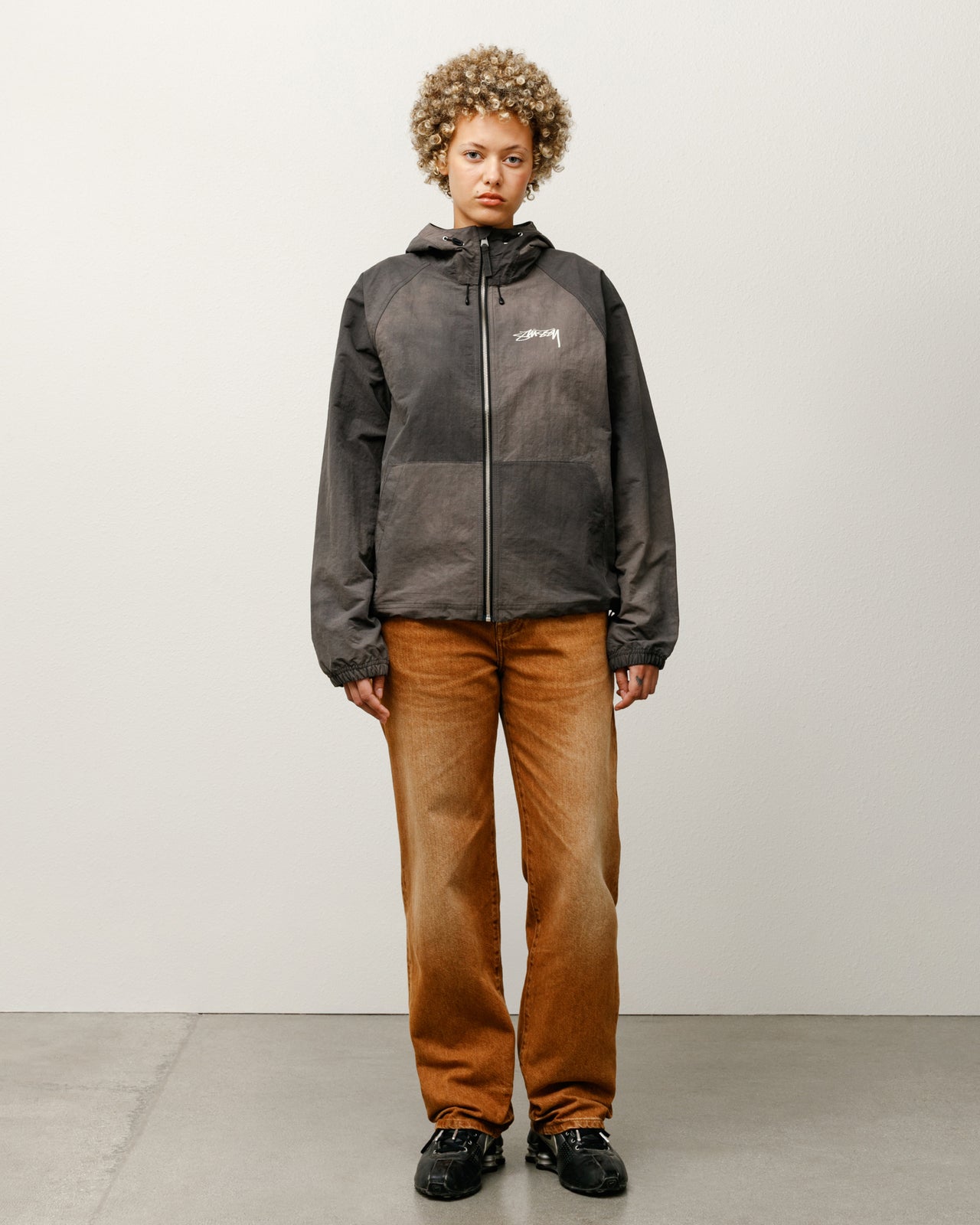 Beach Shell Wave Dye in black – Stüssy