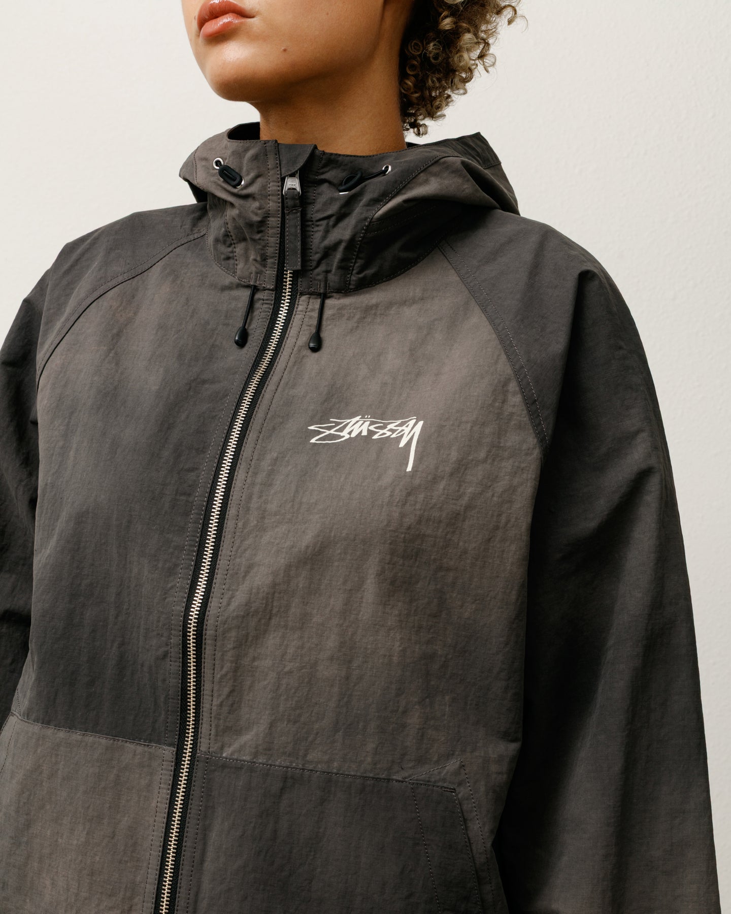 Beach Shell Wave Dye in black – Stüssy