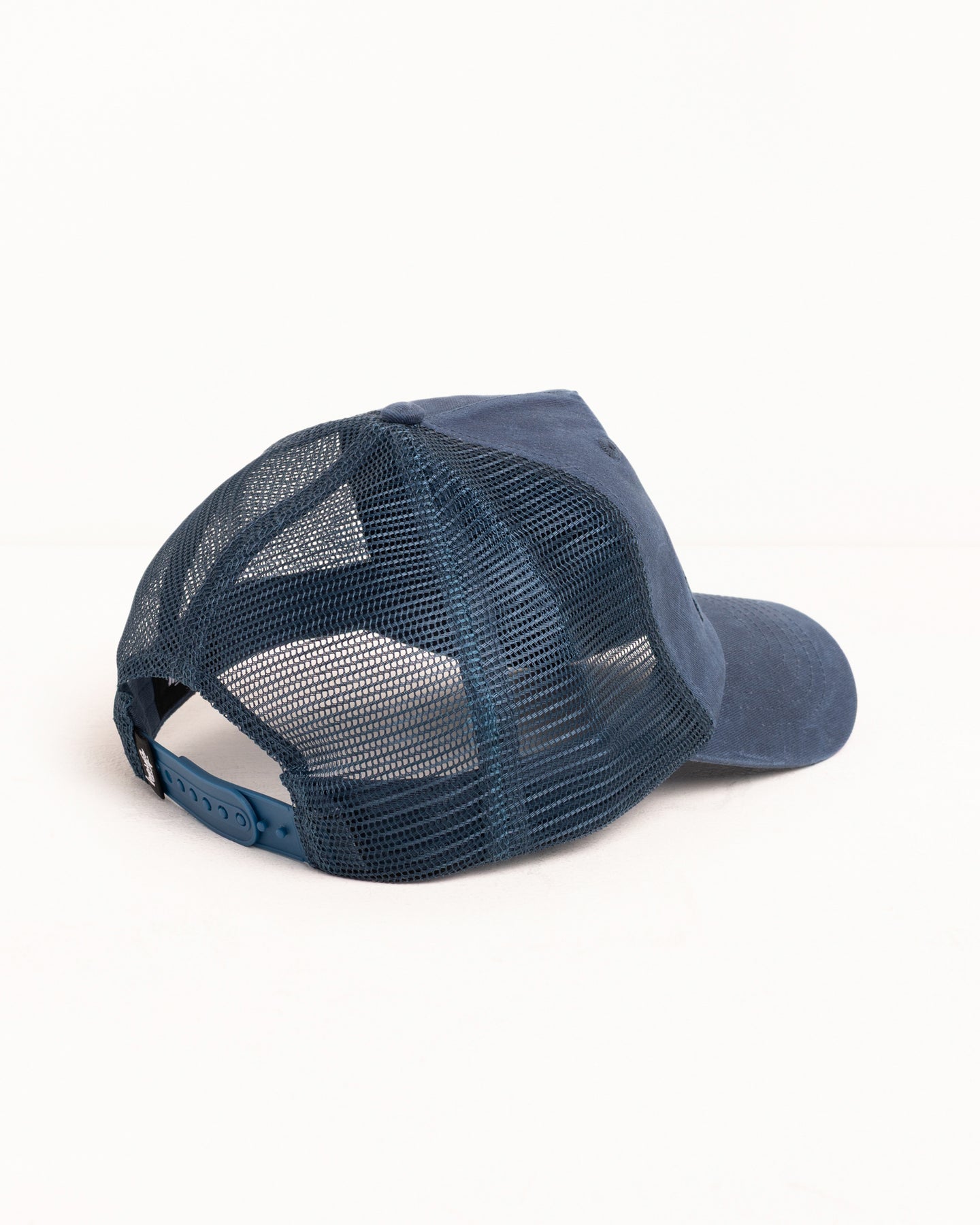 Waxed Cursive Stitch Snapback Trucker – Navy | Headwear | Stüssy
